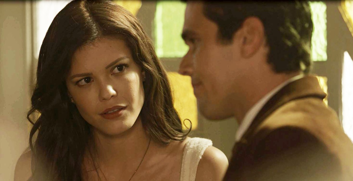 Maria Vitória se declara para Vicente