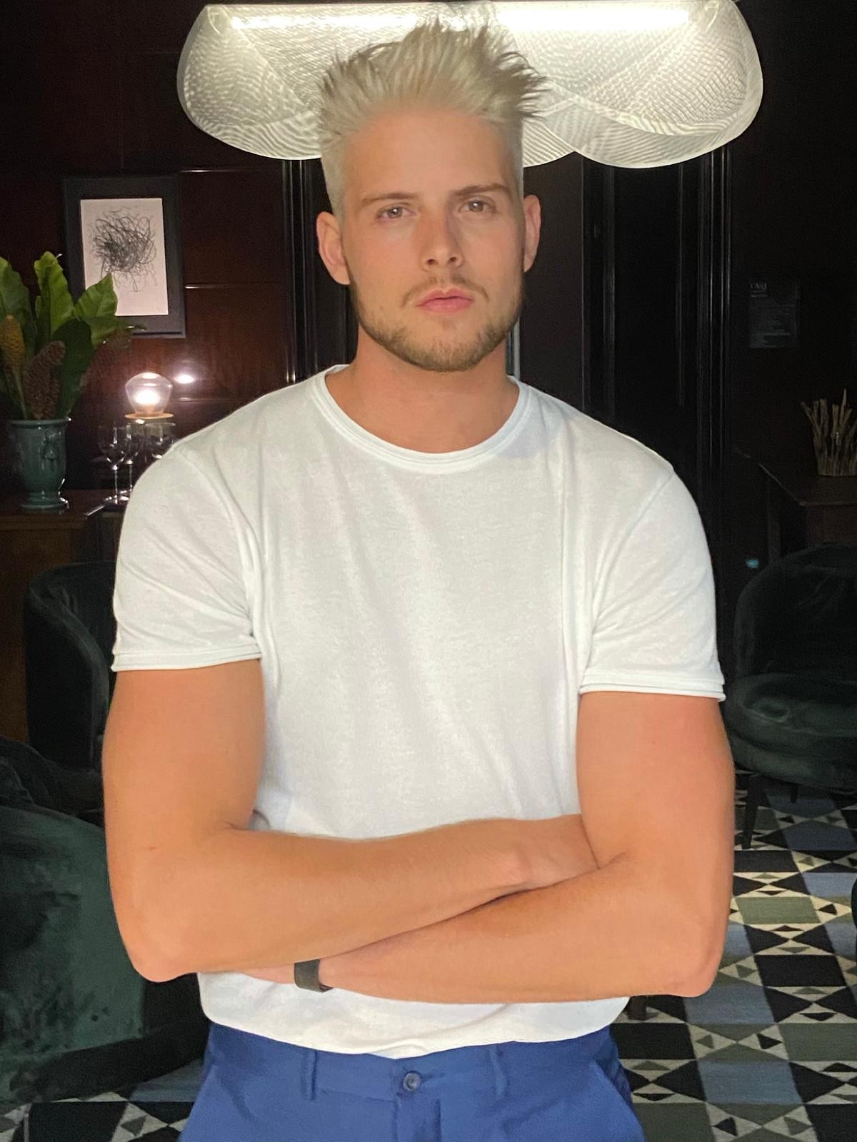 Daniel Lenhardt, do 'BBB20', muda o visual e surge com corte militar ...