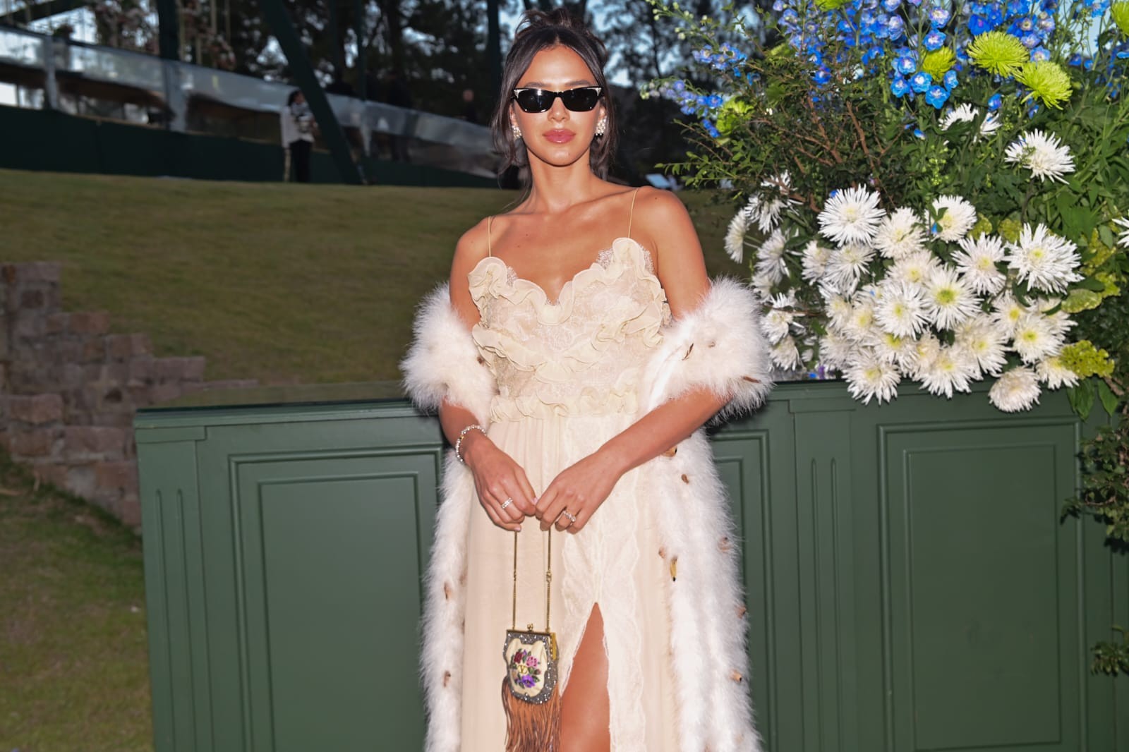 Bruna Marquezine ganha enquete de melhor look do casamento | Gshow