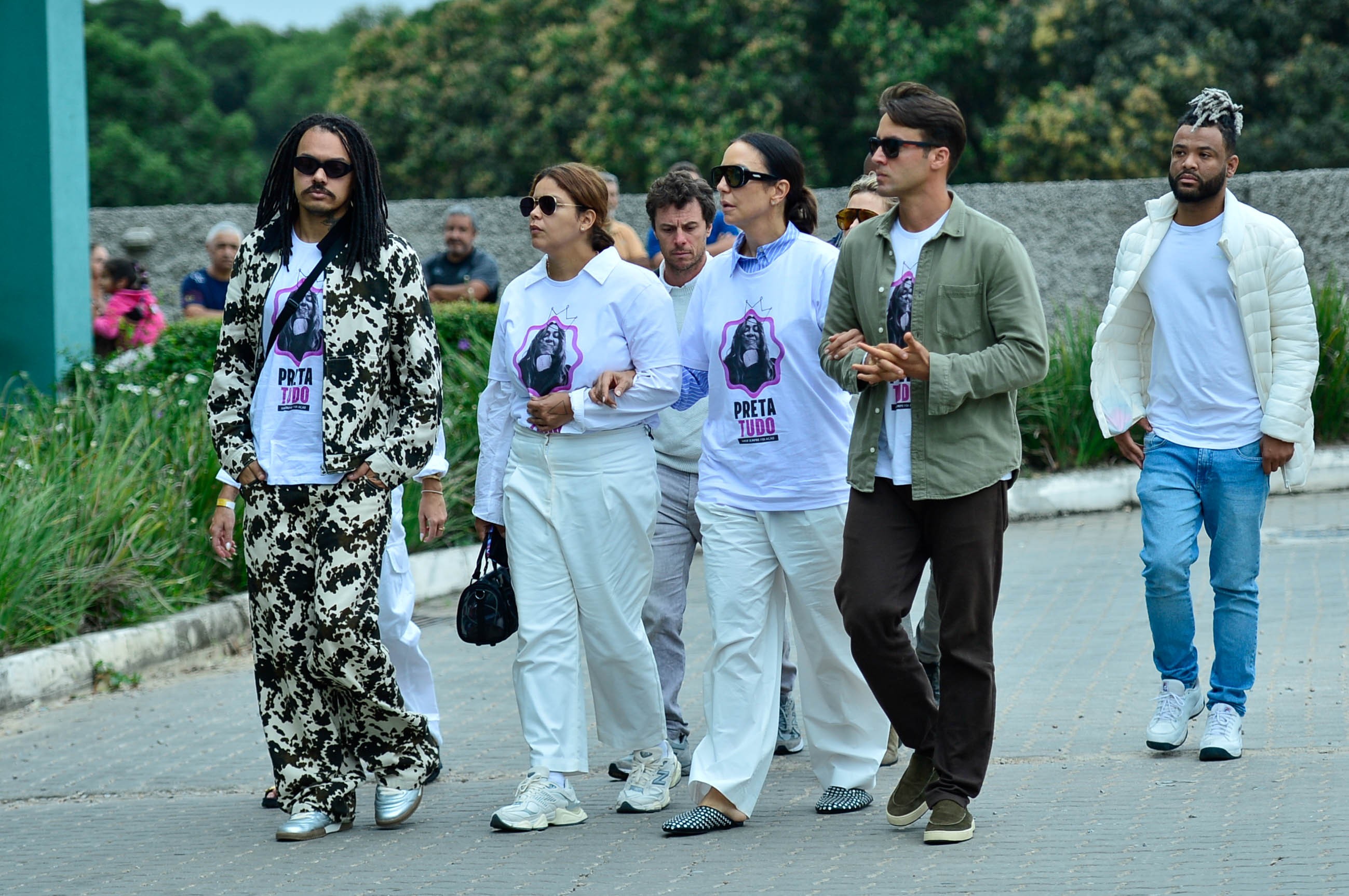 Amigos e familiares vão à cerimônia de cremação de Preta Gil no Rio