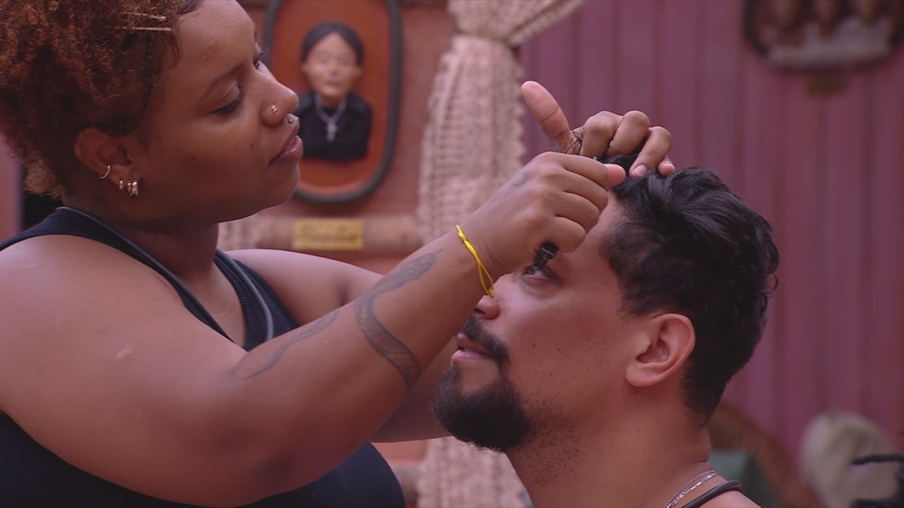 Camilla faz baby hair em Mateus, Diego Hypolito e Vinícius no BBB 25 ...