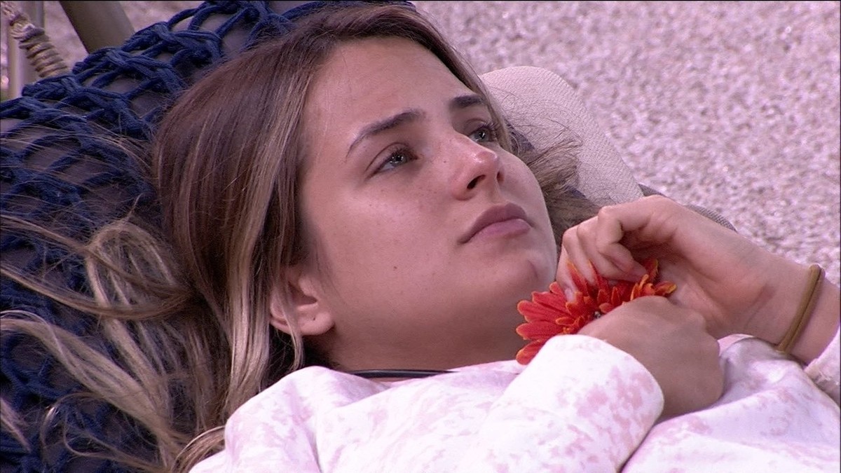 Sozinha, Gabi canta em noite de Eliminação no BBB20 | casa bbb | gshow