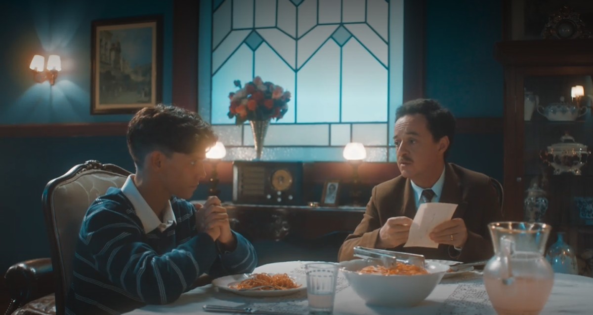 Amor Perfeito: Turíbio leva um soco de Odilon por causa de Elza | vem por aí | gshow