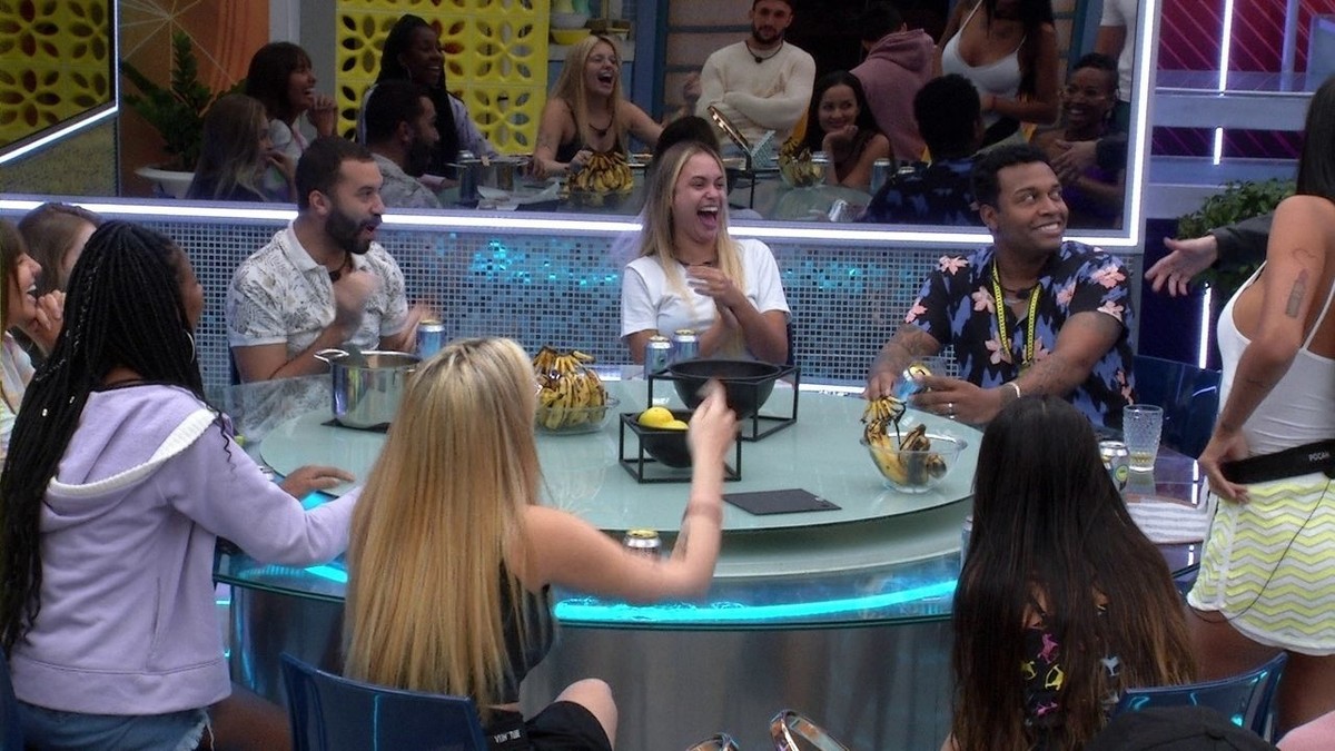 Camilla de Lucas faz brincadeira de casal com Sarah e Nego Di | casa ...