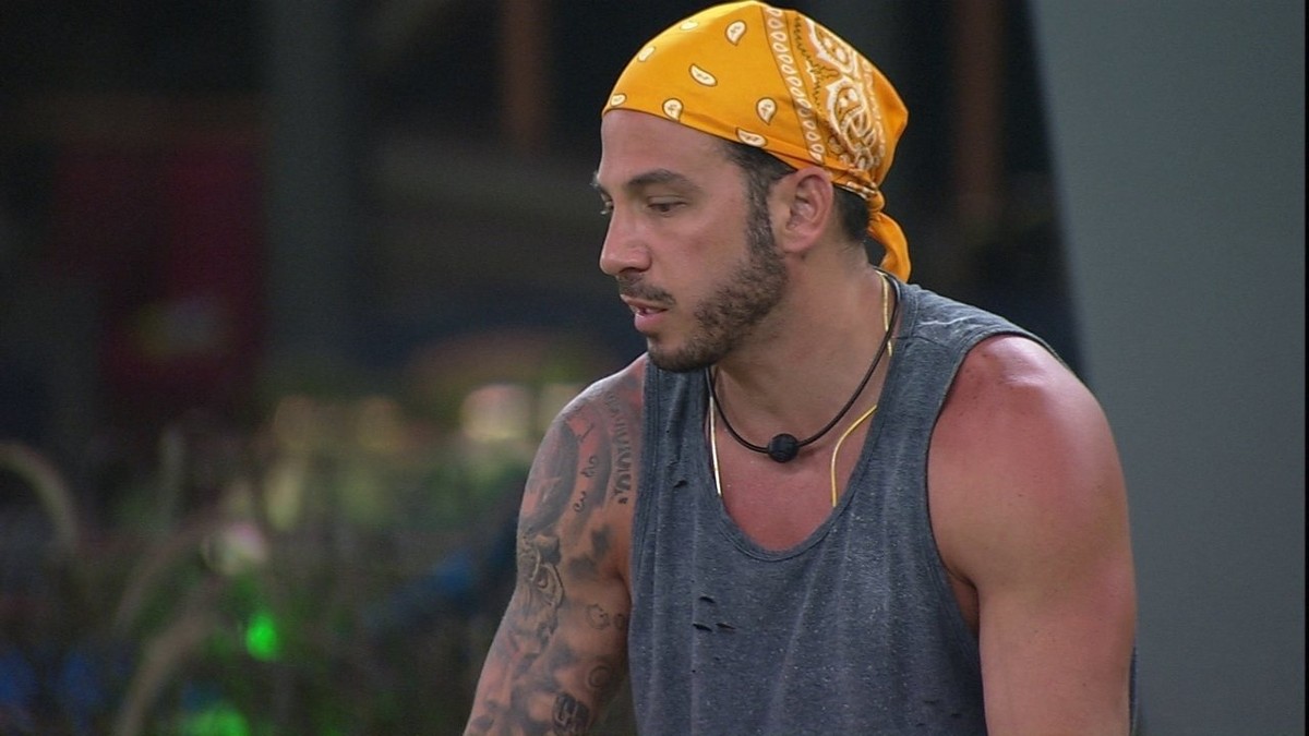 Gustavo critica atitude de Hana: 'Não está legal' | casa bbb | gshow