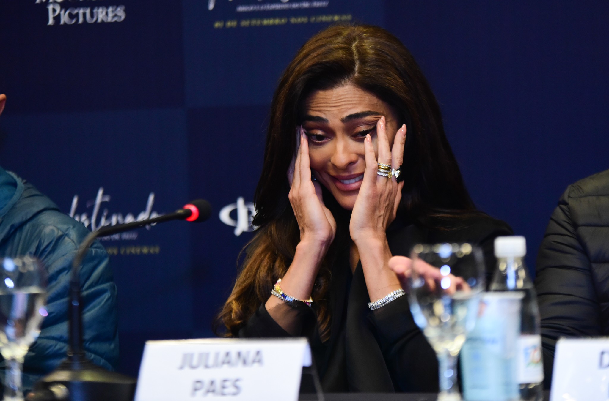 Juliana Paes chora durante coletiva de 'Predestinado: Arigó e o ...