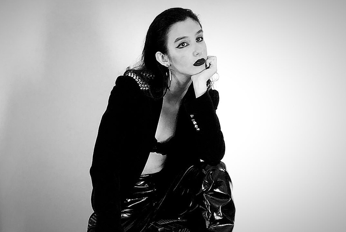 Neta de Rita Lee, filha de Beto, Izabella faz 18 anos e ganha homenagem do pai