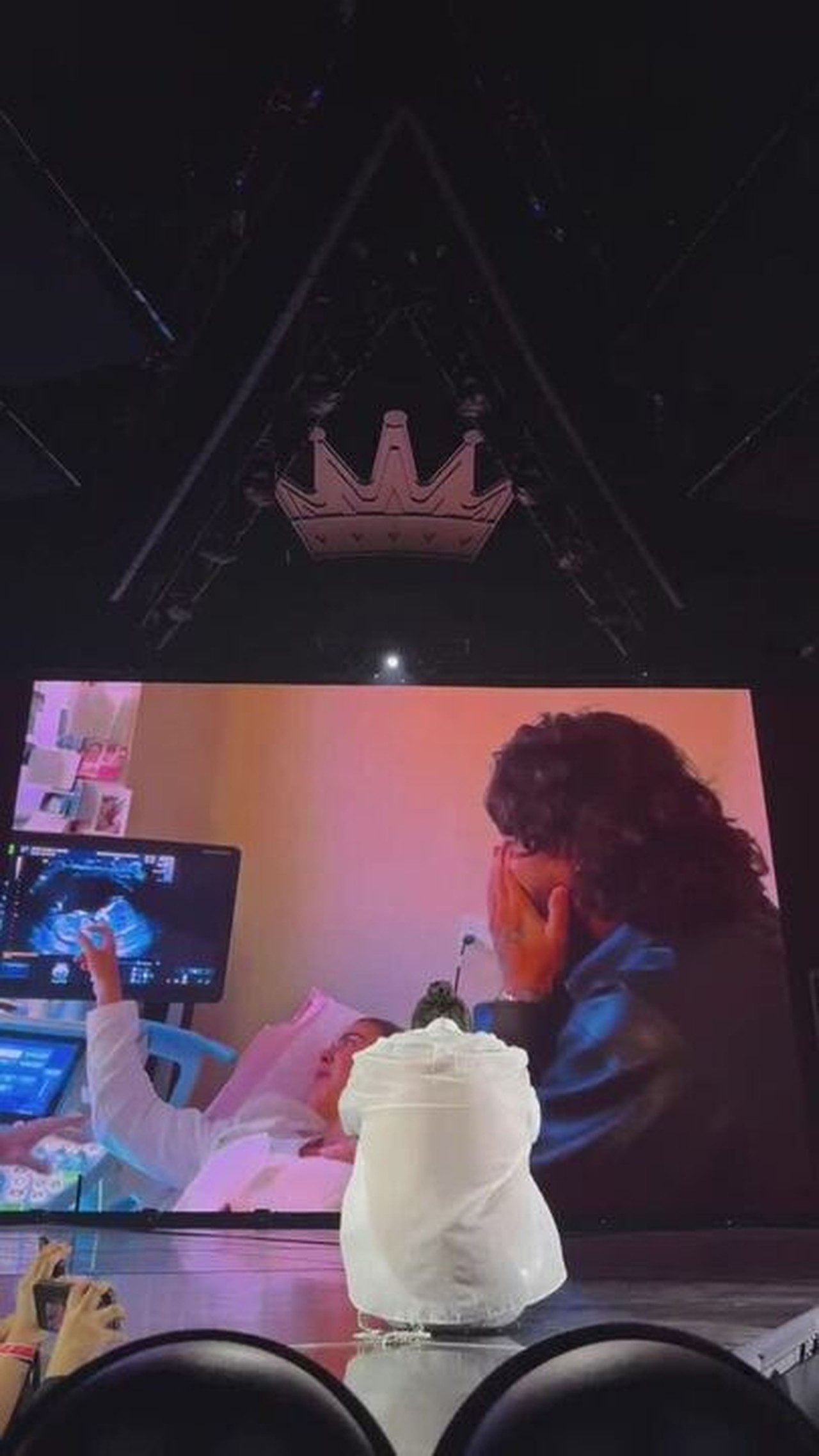 Maluma pinta a barriga da namorada para celebrar primeiro Halloween 'ao ...