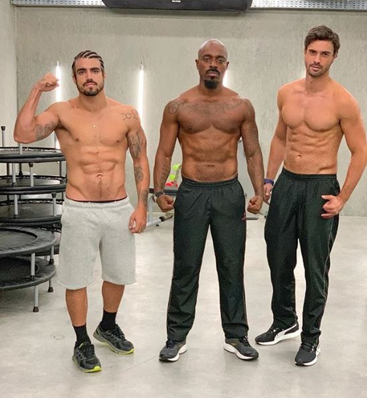 Caio Castro e Thiago Thomé exibem barrigas saradas e brincam: 'Açúcar ...