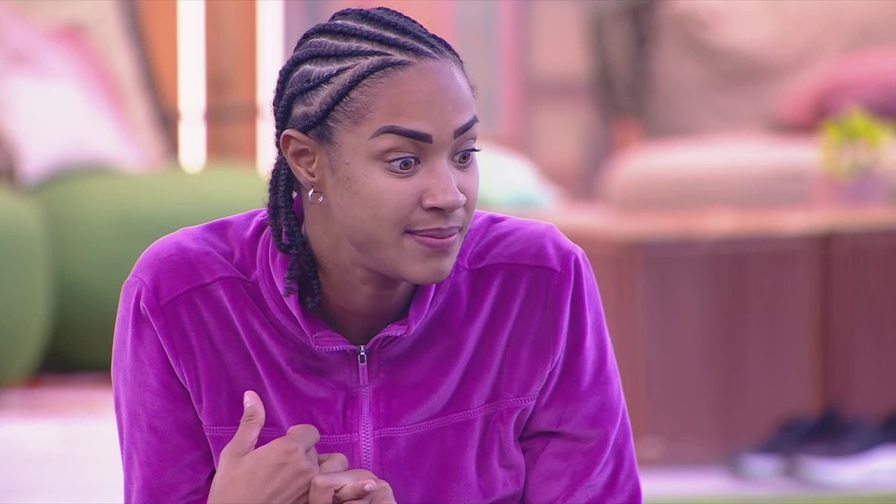 Aline reclama de Thamiris para Eva, que rebate: 'É uma escolha dela ...