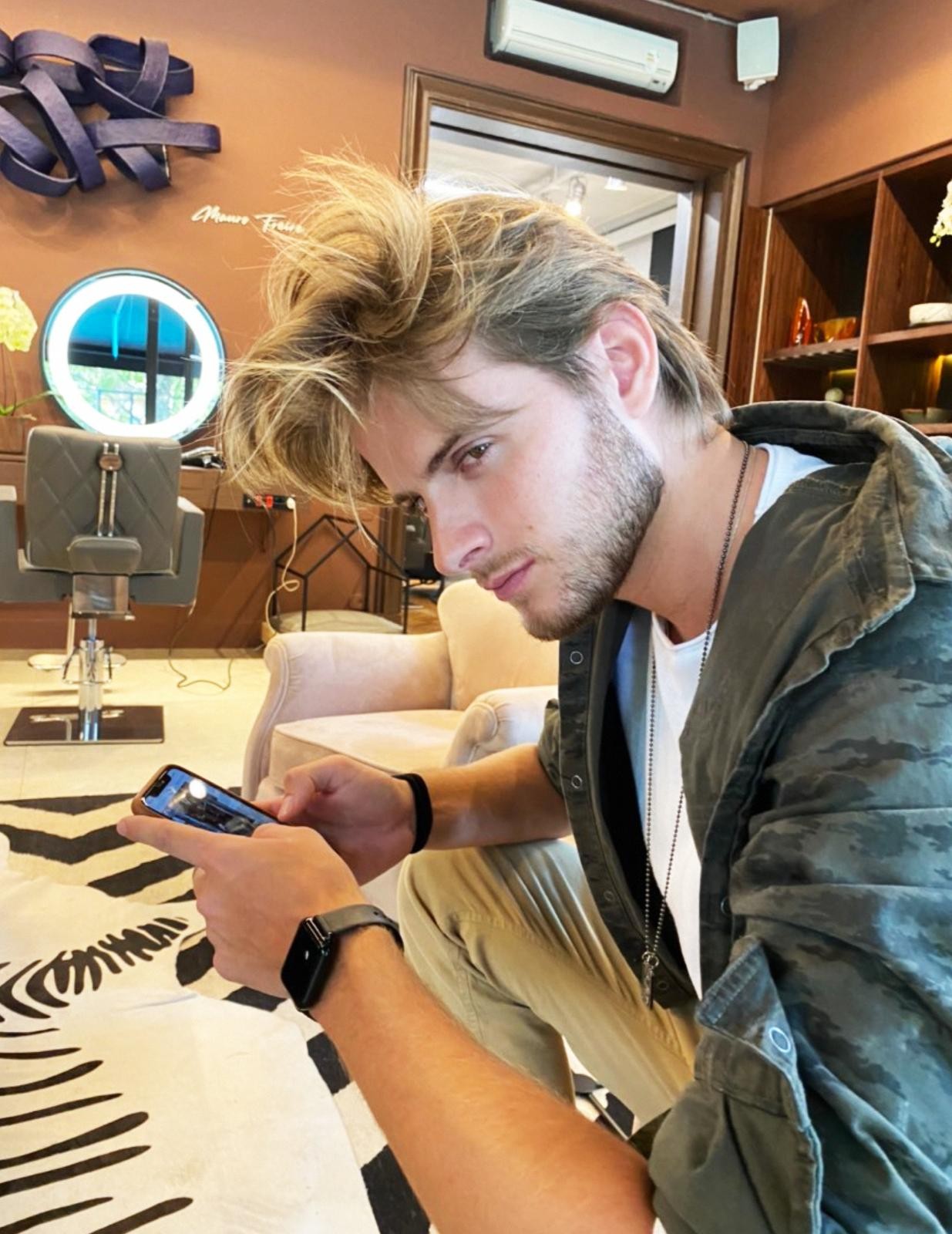 Daniel Lenhardt, do 'BBB20', muda o visual após dois anos sem cortar o ...