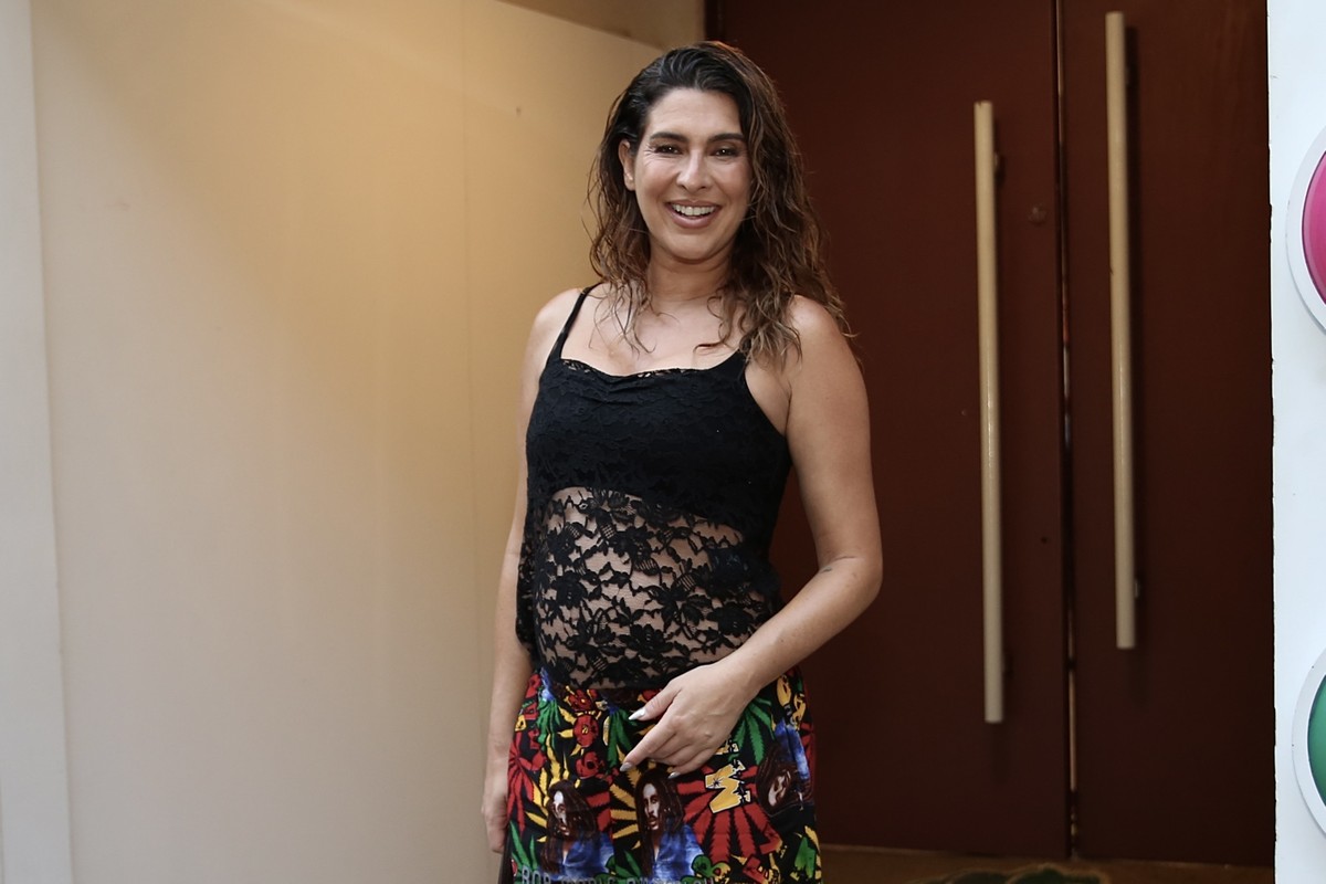 Fernanda Paes Leme exibe barriga de quatro meses de gravidez em evento no Rio | Famosos | gshow