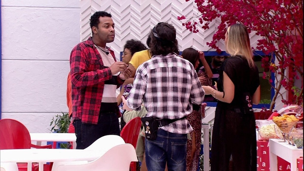 Brothers do BBB21 comemoram pool party | casa BBB | gshow