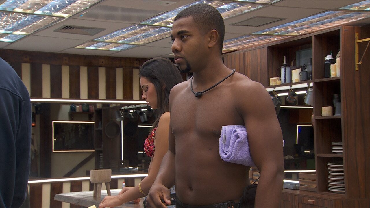 Davi, do BBB 24, propõe trocar alimentos e Alane recusa: 'Banana é ...