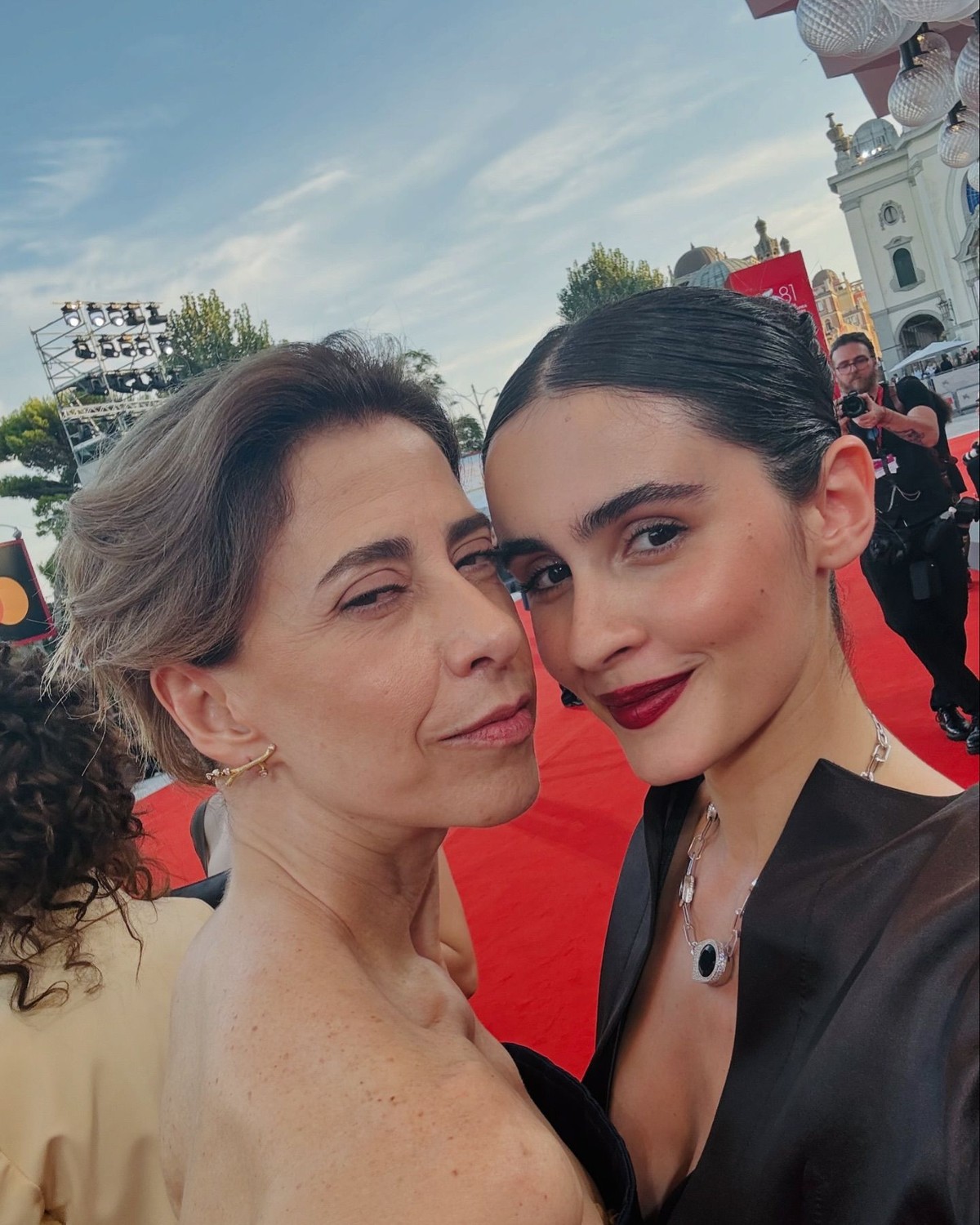 Valentina Herszage abre álbum de fotos em Festival de Veneza | Famosos | gshow