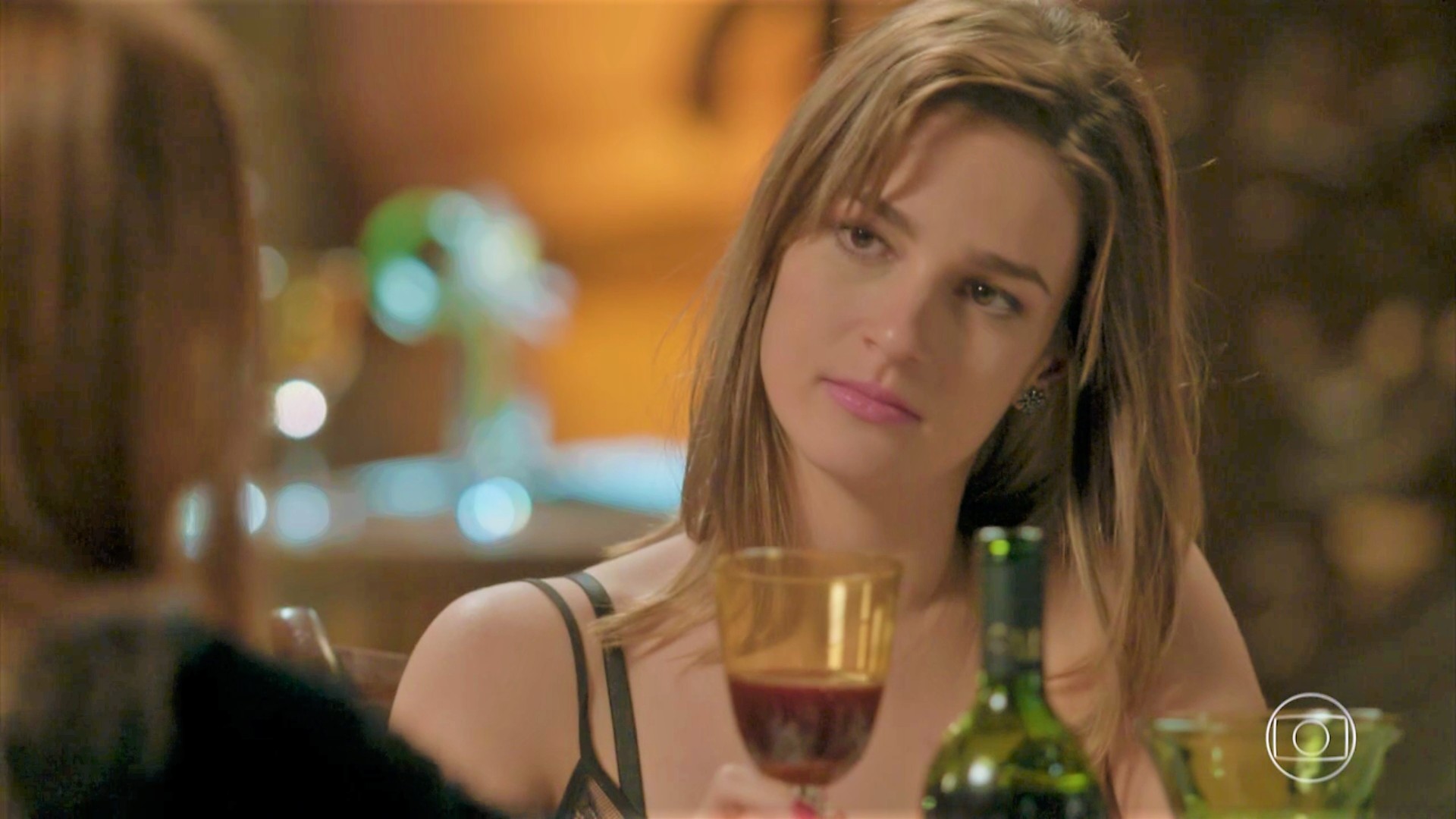 Sofia tenta dopar Eliza durante jantar | Gshow