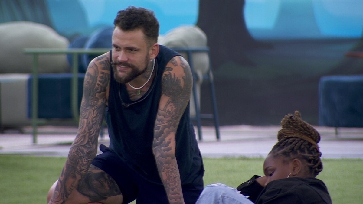 No BBB 24, Vinicius revela que é ciumento: 'Ninguém toca no que é meu' | dentro da casa | gshow