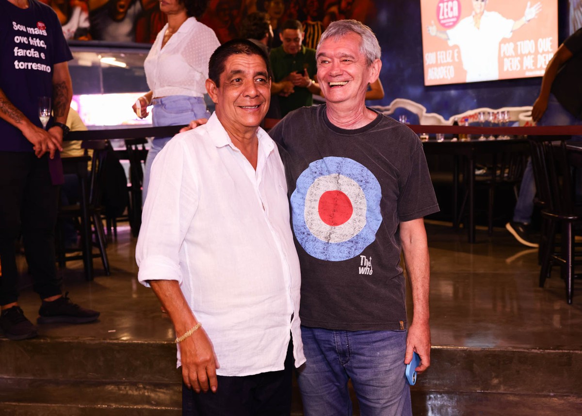 Zeca Pagodinho recebe Serginho Groisman na inauguração de seu bar em ...