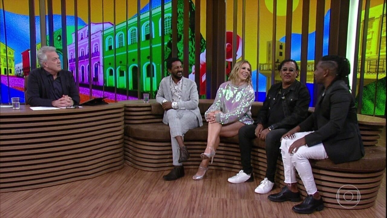 Aos 39 anos, Sheila Mello desabafa: ‘Lido com dores constantes ...