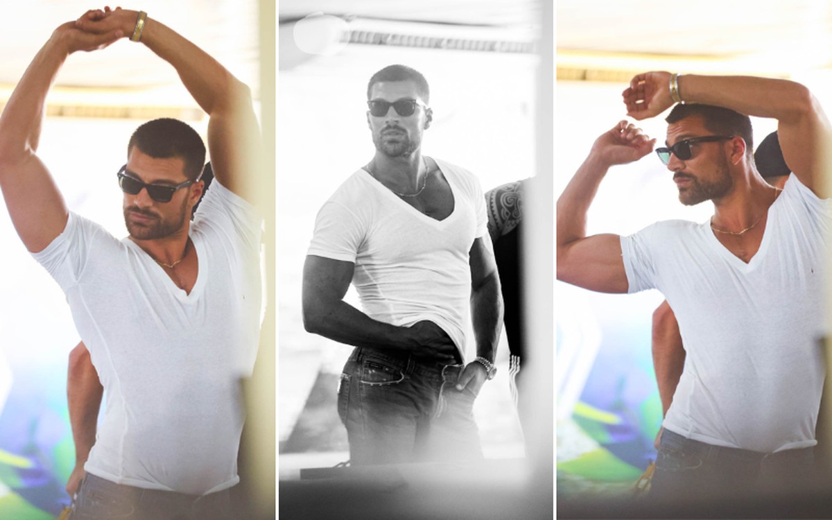 Simone Susinna faz pose e fotografa com fãs ao desembarcar em Fernando ...