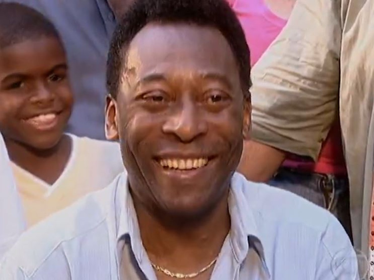Pelé volta a ser internado e fãs torcem por melhora: 'Rezando para ele ...