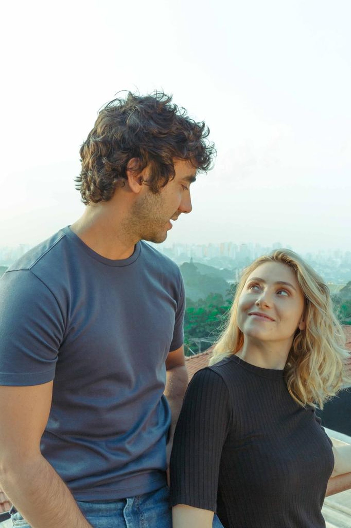 Gabriel Godoy celebra sucesso na TV e nova fase no namoro com a atriz ...