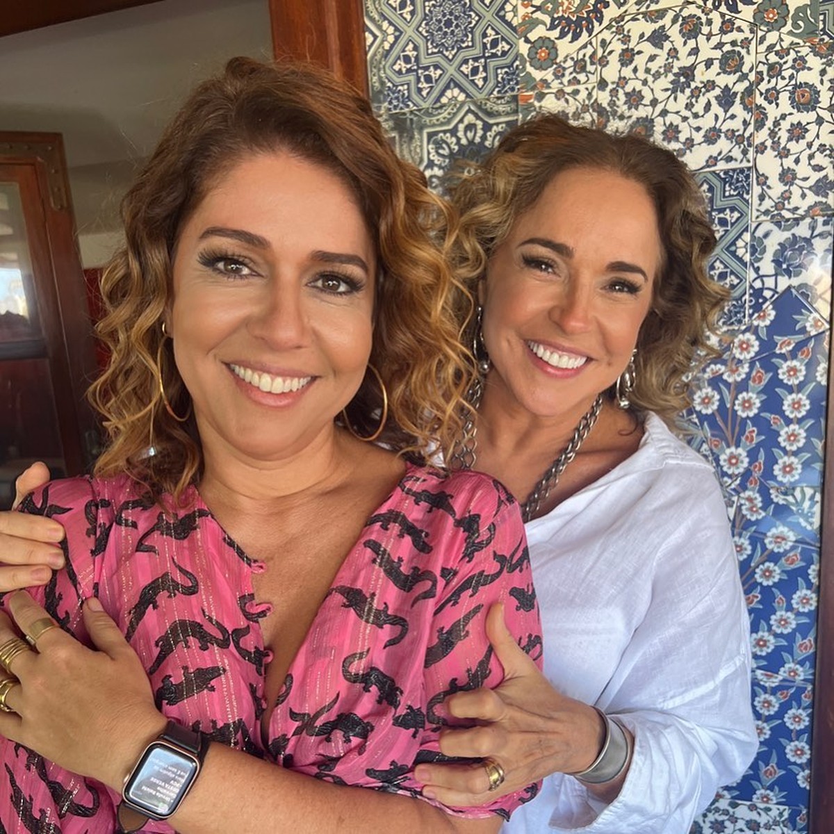 Daniela Mercury faz 58 anos e ganha declaração da esposa, Malu Verçosa ...
