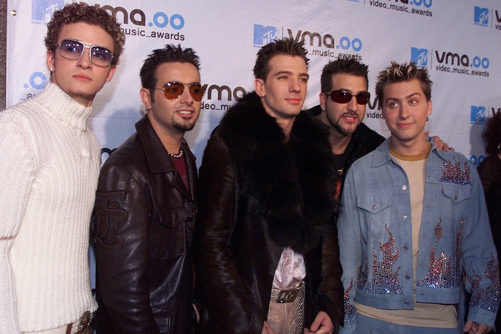 *NSync se reencontra 21 anos após o fim do grupo e leva fãs ao delírio ...