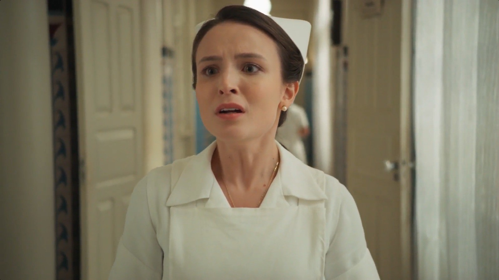 Flagra em Êta Mundo Melhor!: Estela vê Celso e Zulma juntos; veja o resumo de hoje (31)