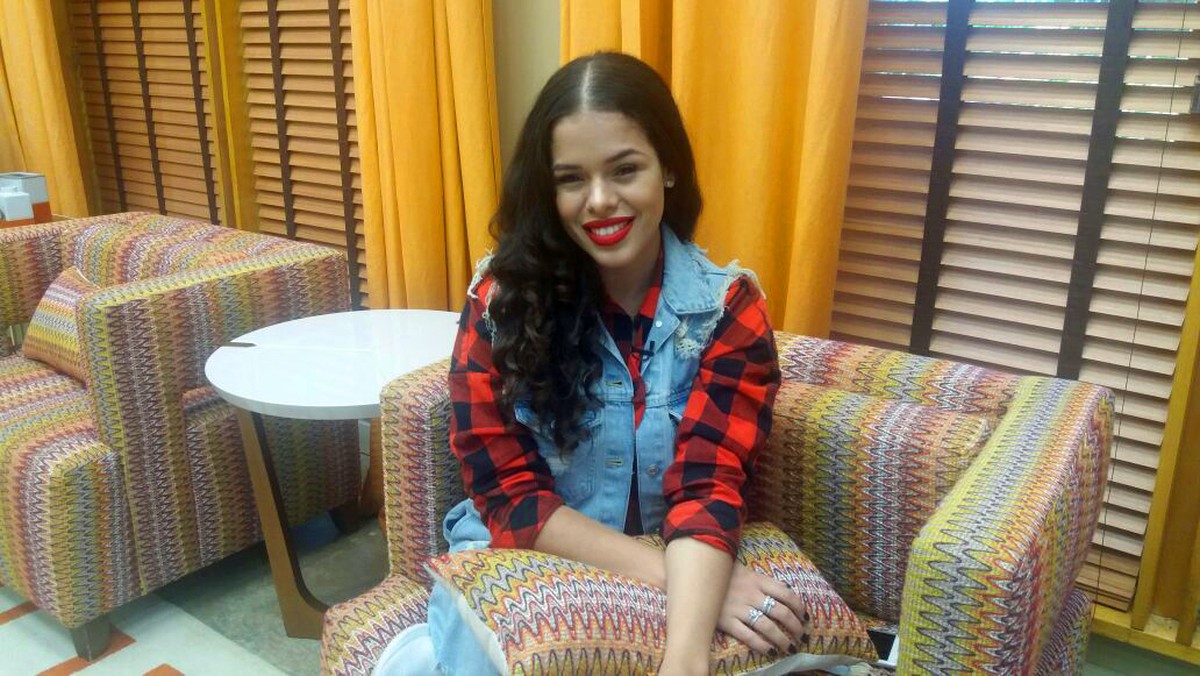 Rayza Nicácio ensina a fazer penteado usando modelador de cachos ...