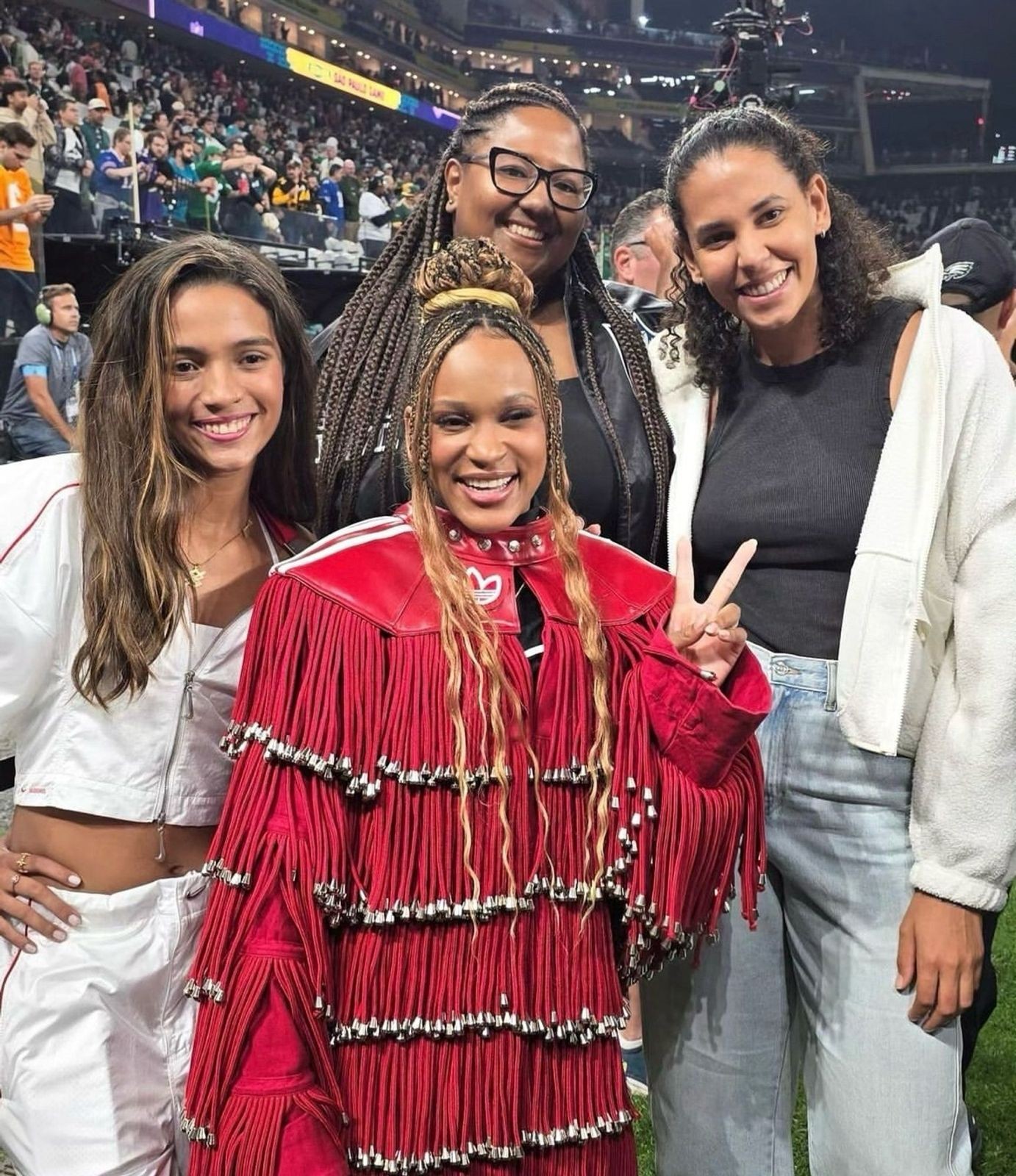 Anitta faz show no intervalo do primeiro jogo da NFL no Brasil | Gshow