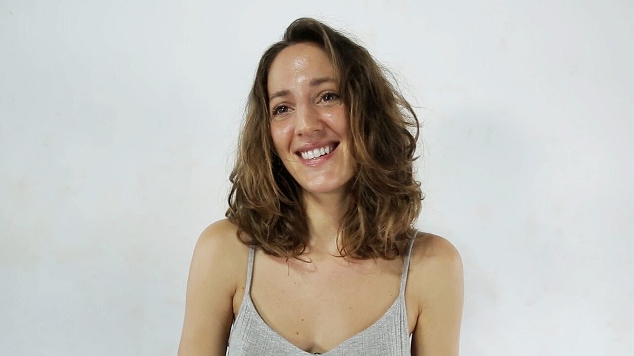 Intérprete de Emily em O Jogo que Mudou a História, Alli Willow comenta ...