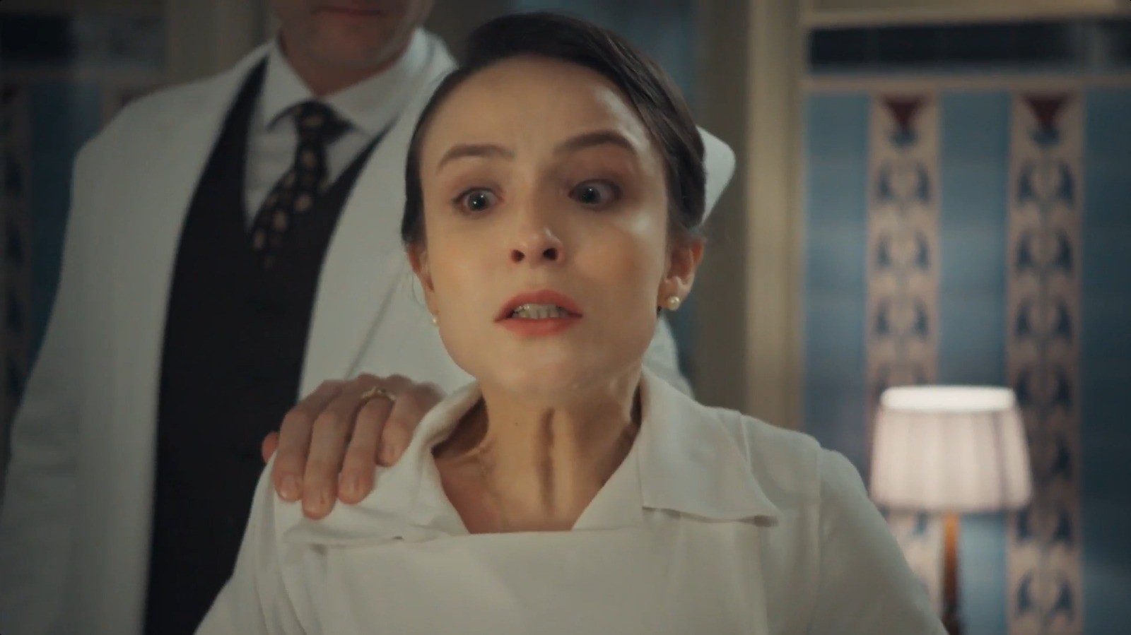 Estela recebe telegrama perturbador em Êta Mundo Melhor! | Gshow