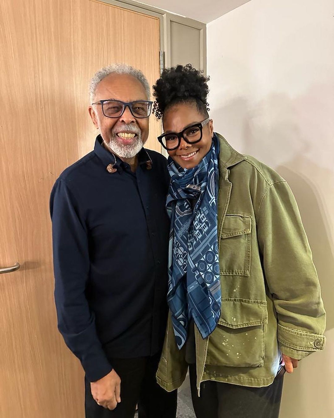 Gilberto Gil recebe Janet Jackson em bastidores de show na Europa | Gshow