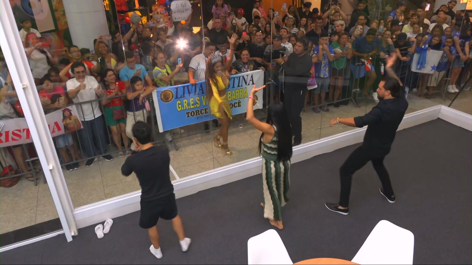 Escola de Samba Vila da Barra visita Casa de Vidro em Manaus e Livia ...