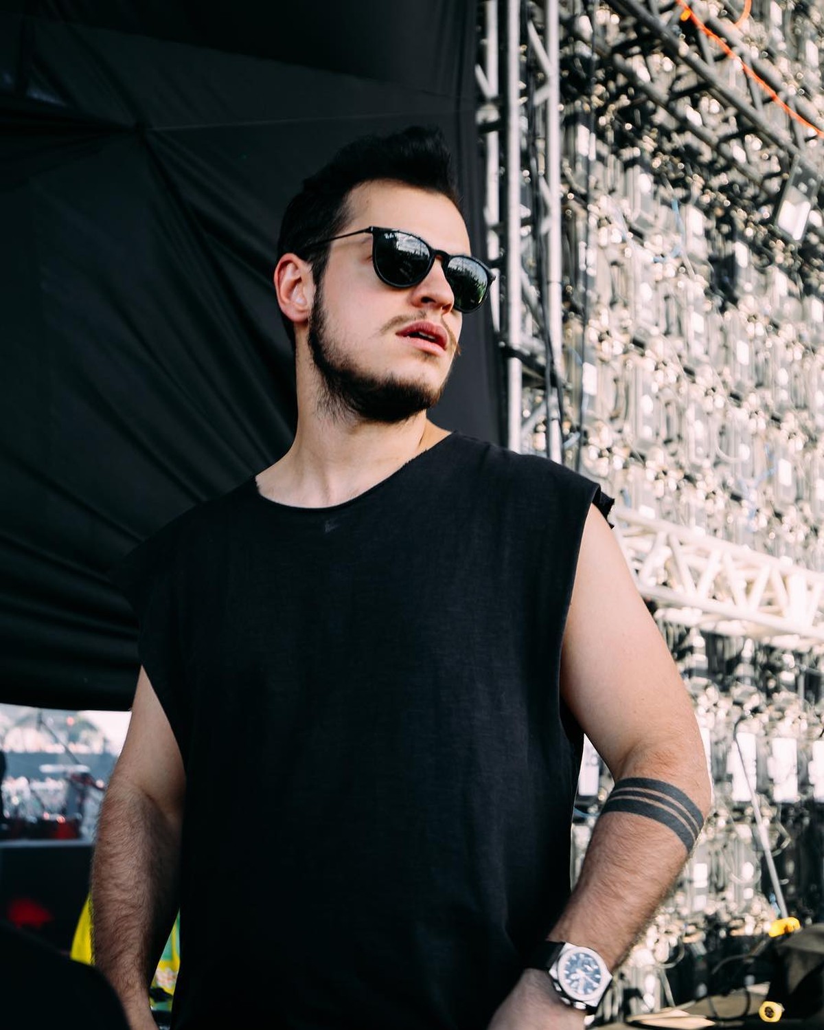 DJ Bhaskar mostra tatuagens e anuncia desejo: 'Fechar o braço tatuando ...