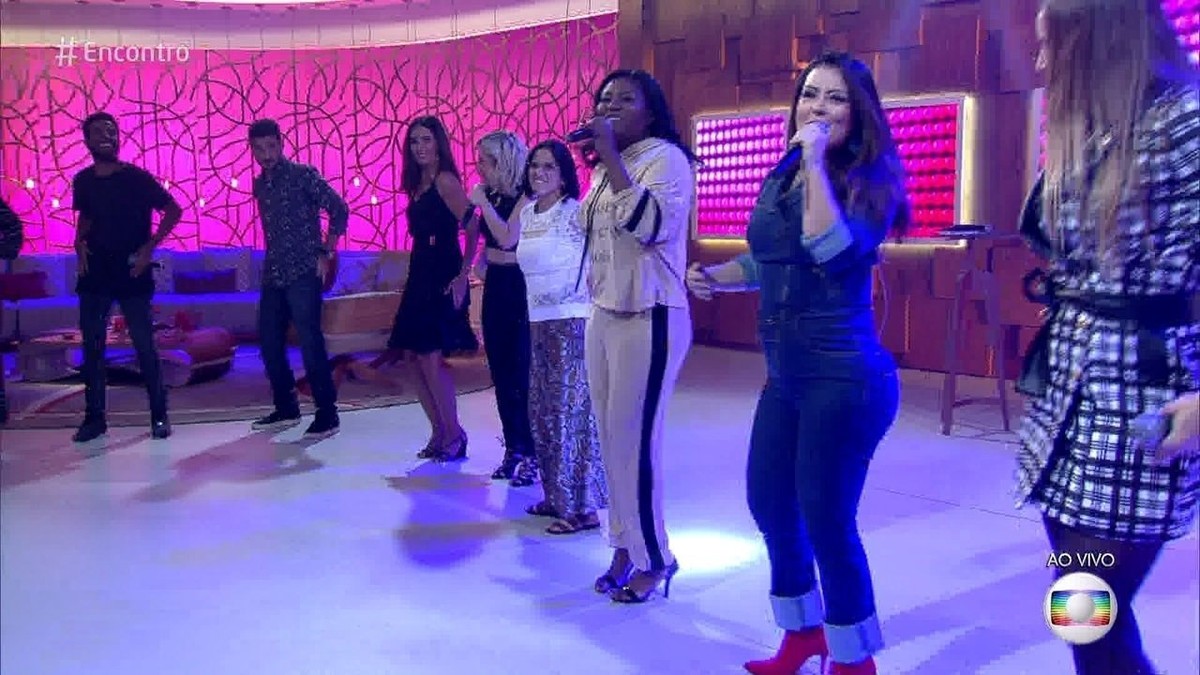 Fátima Bernardes dança 'Ragatanga' com Rouge e bomba na web | TV | gshow