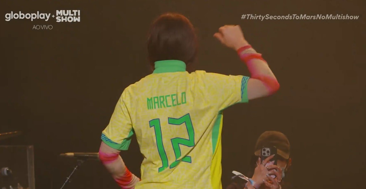 Lollapalooza: jogador Marcelo toca percussão no show de Thirty Seconds ...