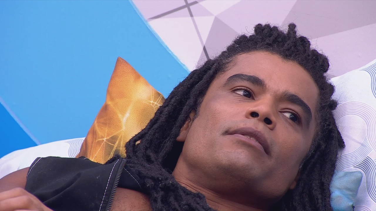 Diogo Almeida e João Pedro conversam sobre interesse em sisters, e ator analisa: 'Não tem nada ...