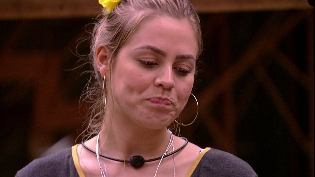Isabella reclama: 'Me senti sozinha falando' | Gshow
