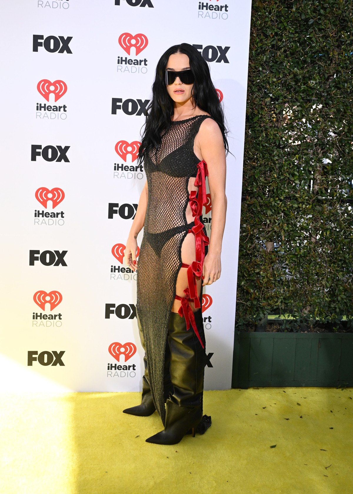 Katy Perry Ousa E Mostra Lingerie Em Look Vazado No Iheartradio Music 1962