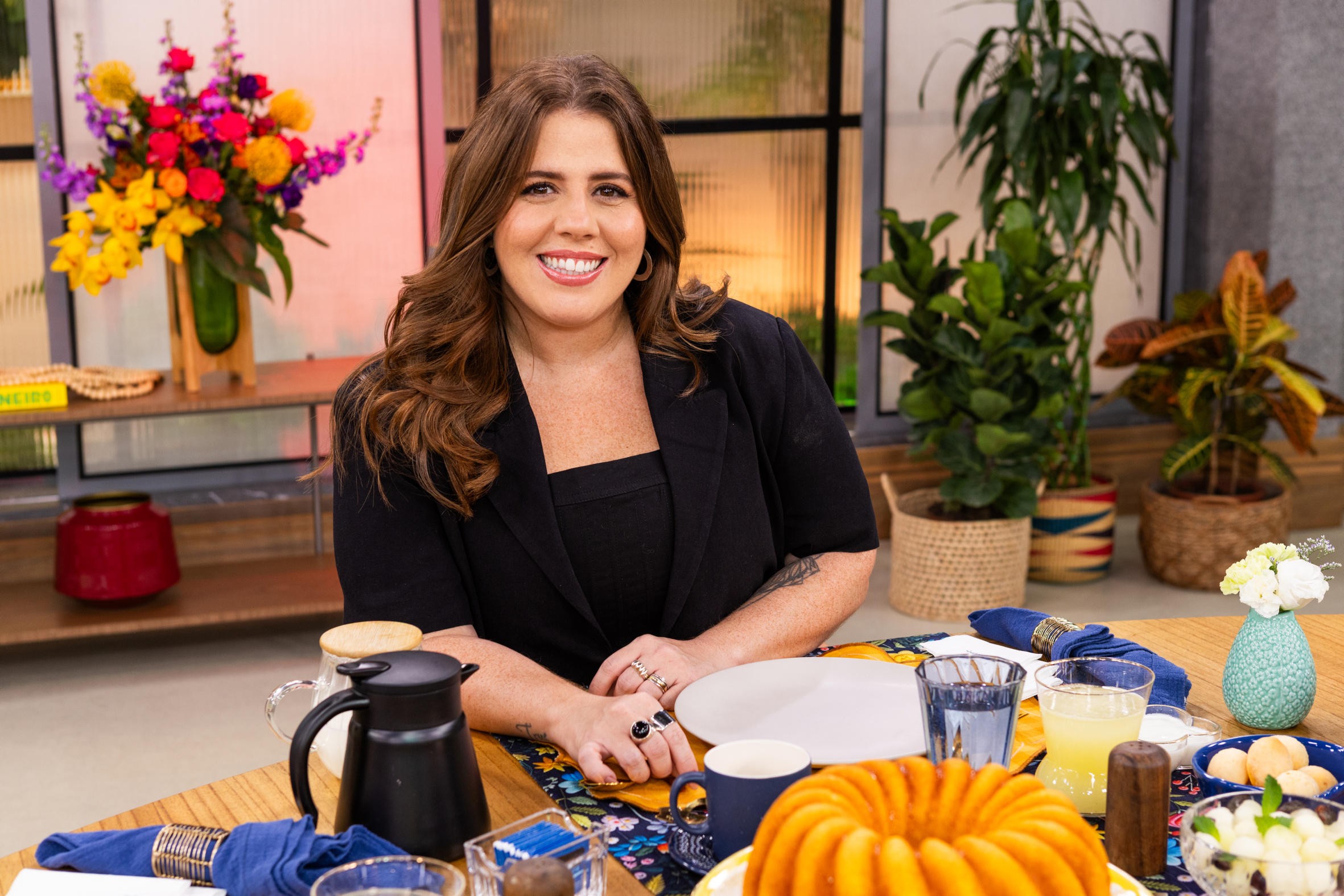 Tati Machado retorna ao Saia Justa: 'Estou radiante'