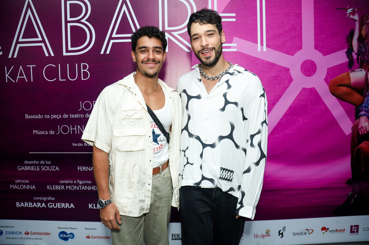 Bruno Fagundes e Igor Fernandez marcam presença em estreia de musical ...