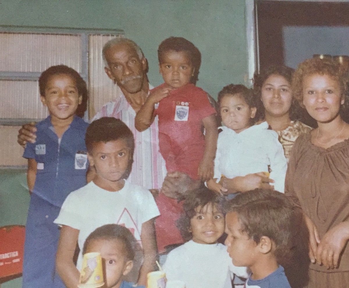 Alexandre Pires 20 anos atrás? Confira fotos antigas do cantor