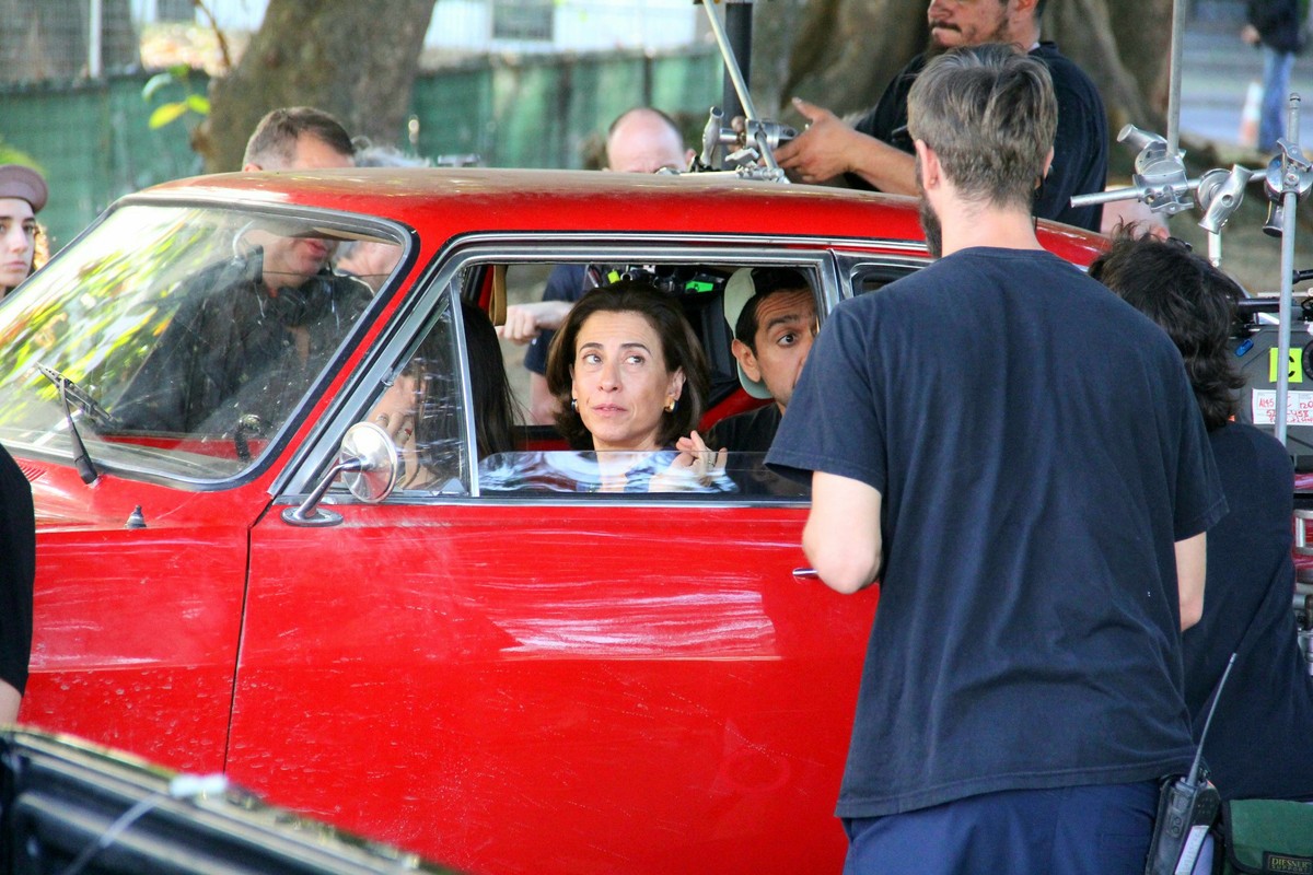 Fernanda Torres e Valentina Herszage gravam cena de filme no Rio de ...