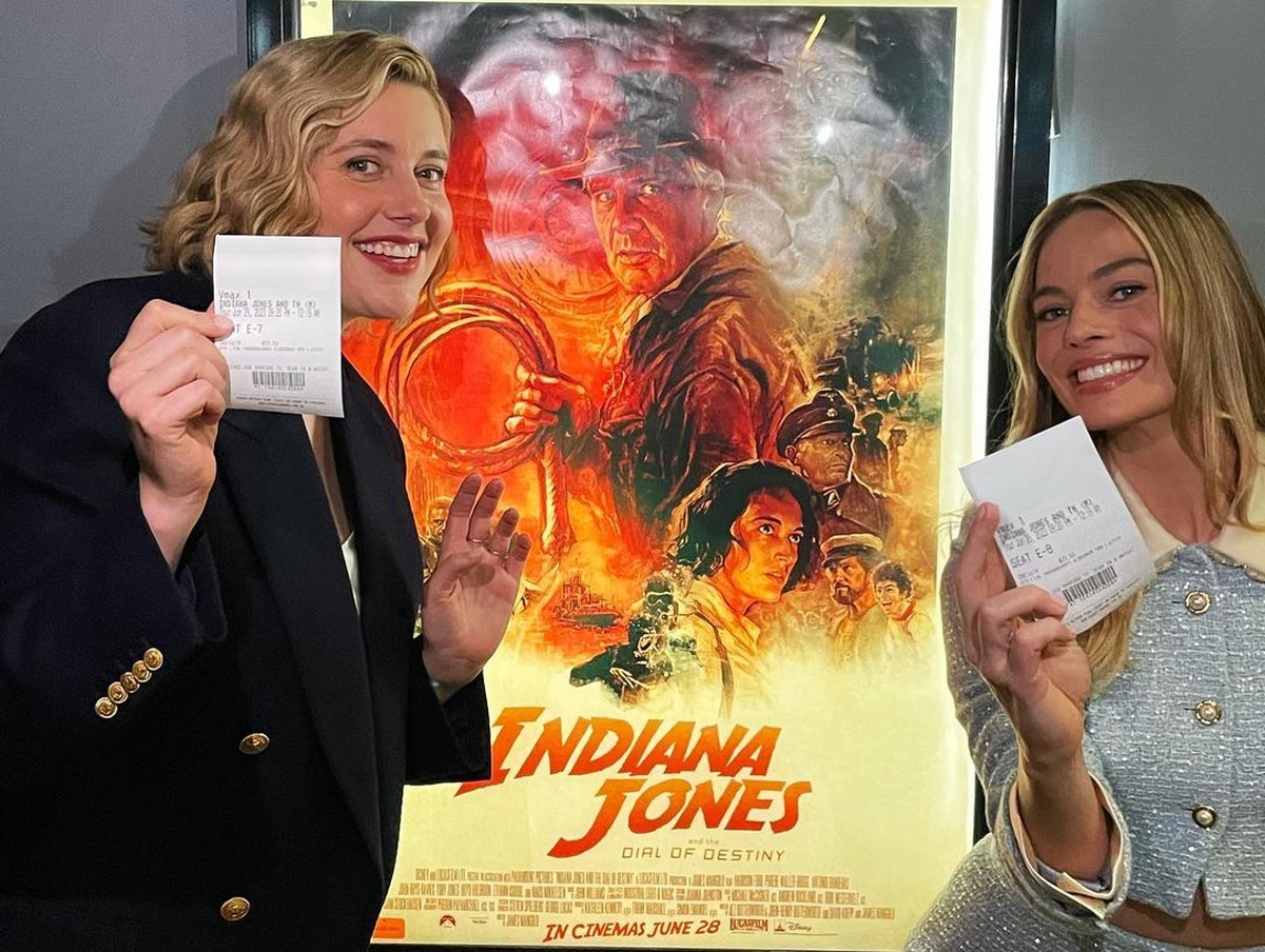 Atriz de 'Barbie', Margot Robbie e diretora mostram ingressos para ...