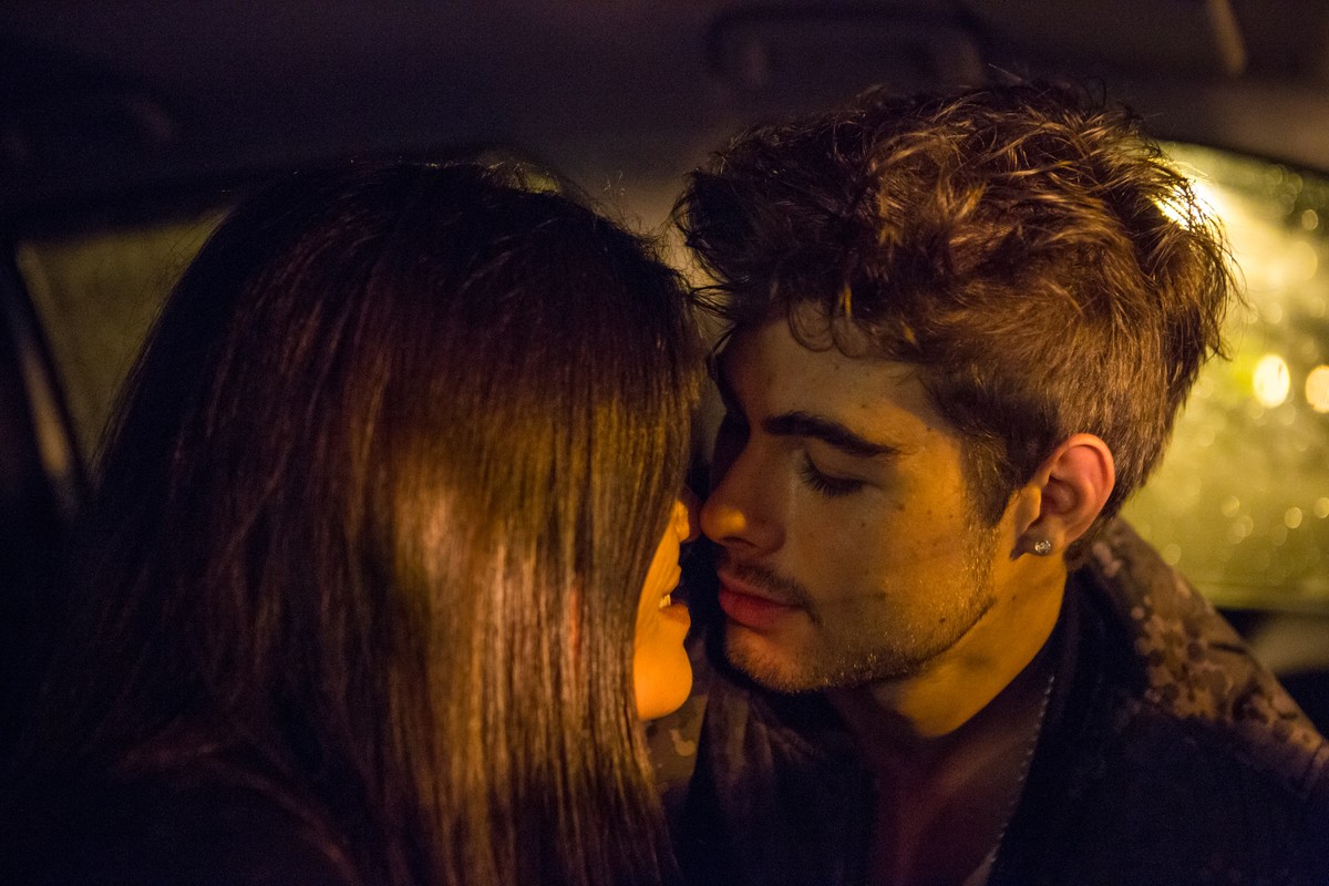 Manu e Léo Régis têm noite de amor | Vem por aí | gshow