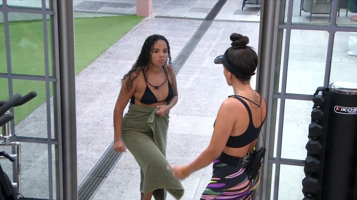 Após cena na piscina do BBB 24, Fernanda alfineta Pitel: 'Deixa seu cônjuge saber' | dentro da ...