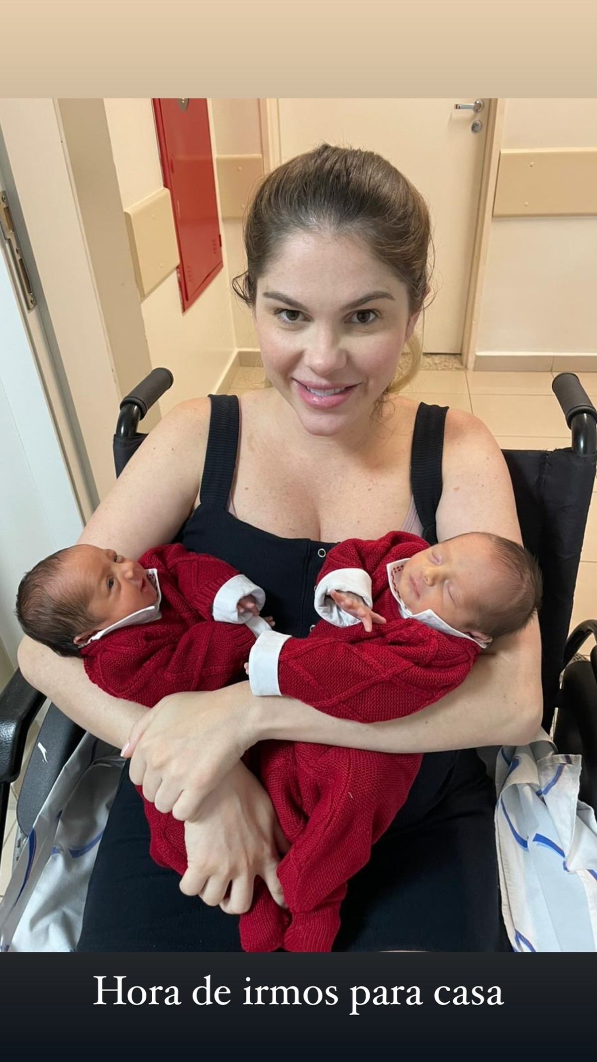 Bárbara Evans mostra saída da maternidade dos gêmeos: 'Hora de irmos ...