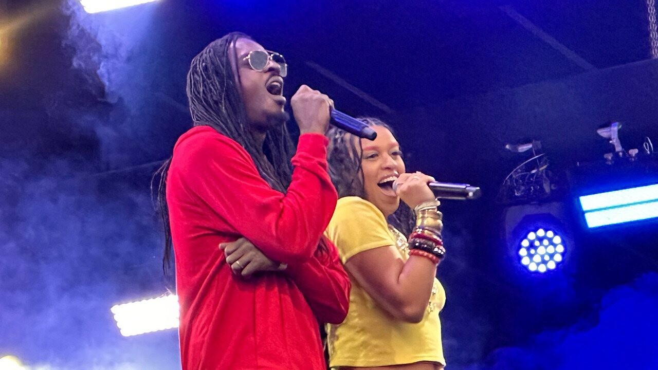 Seu Jorge canta com a filha, Flor de Maria e encanta o público | Gshow